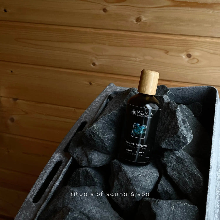 Saunagenuss: Kräuter-Zirbelkiefer Sauna-Aufguss zum Nachmachen | Wellow Sauna Magazin – wellow ...